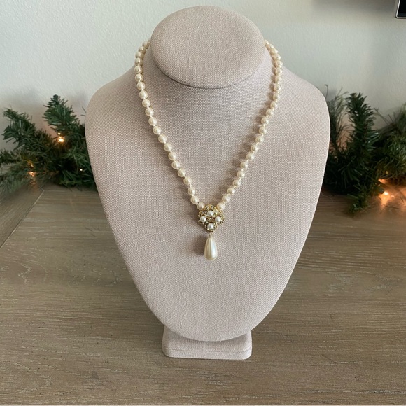 Claire's | Jewelry | Vintage Claires Classic White Pearl Gold Crystal ...